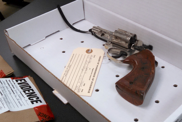 Armed robber takes cash, leaves gun during Internet cafe robbery ...