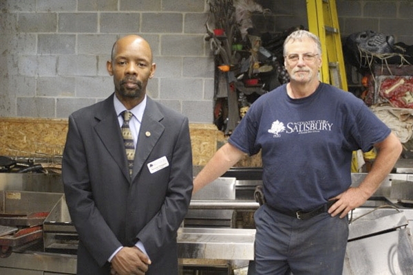 Livingstone donates bar equipment to Salisbury Country Club | Salisbury ...