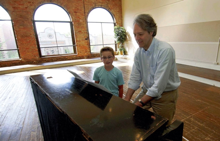 Music & lyrics: Hoffman composes ‘gorgeous’ song for July Fourth chorus ...