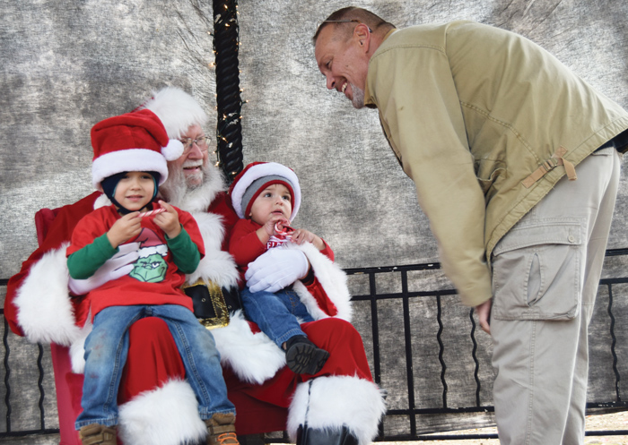 How the Grinch celebrated Christmas: Bell tower event draws crowd ...