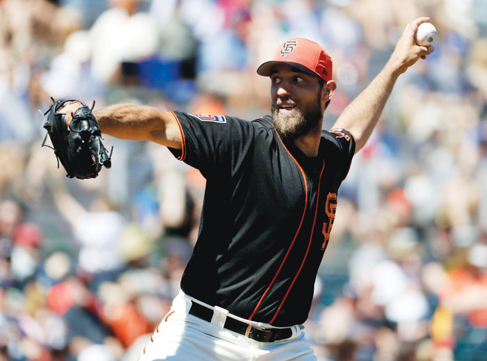 Giants’ Bumgarner breaks pitching hand when hit by line drive ...