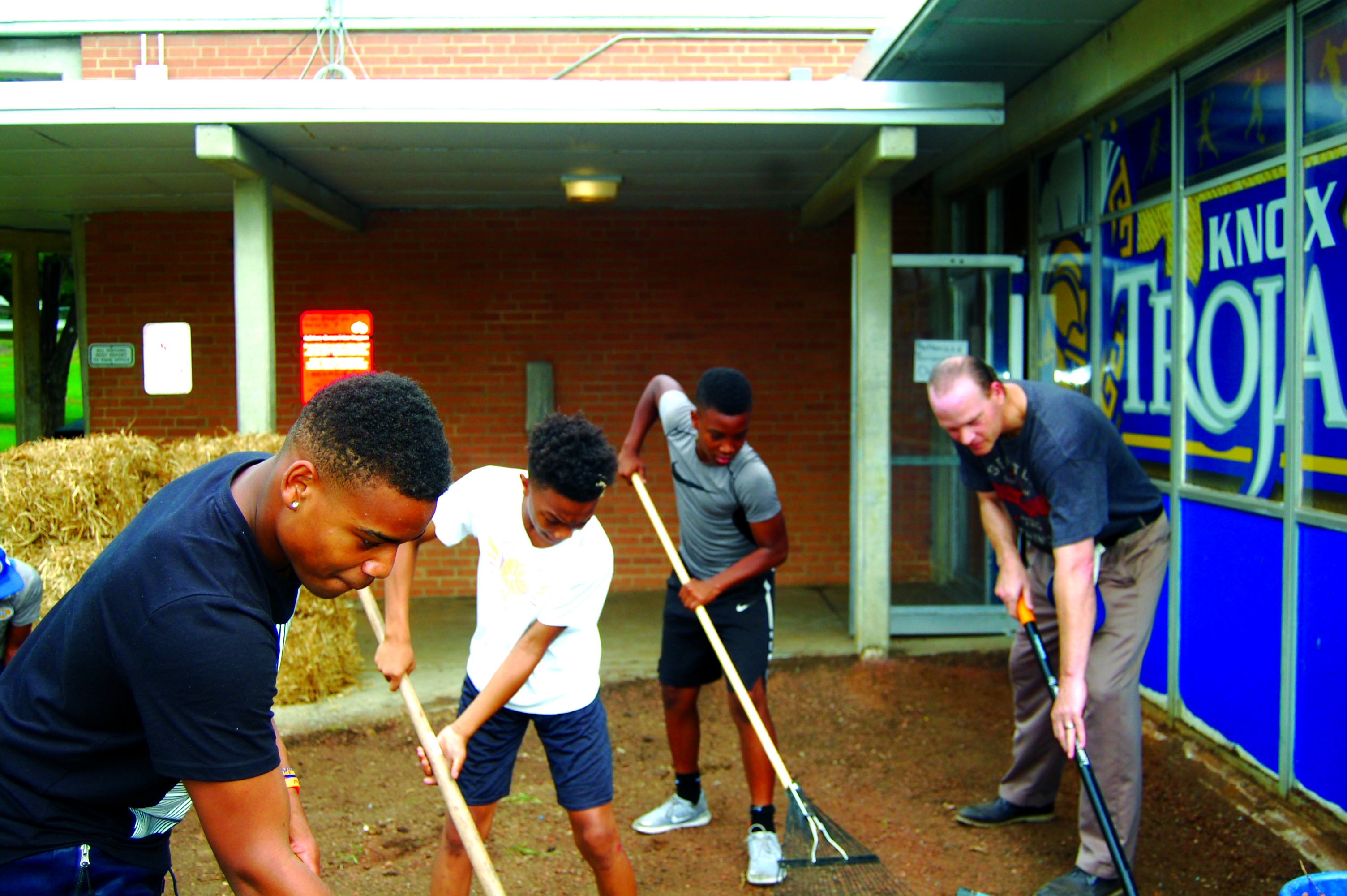 Knox Middle School PTA Hosts Cleanup Day | Salisbury Post