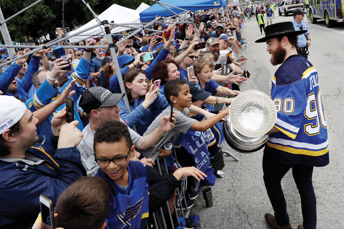 Blues fans pack downtown St. Louis to cheer on the champions ...