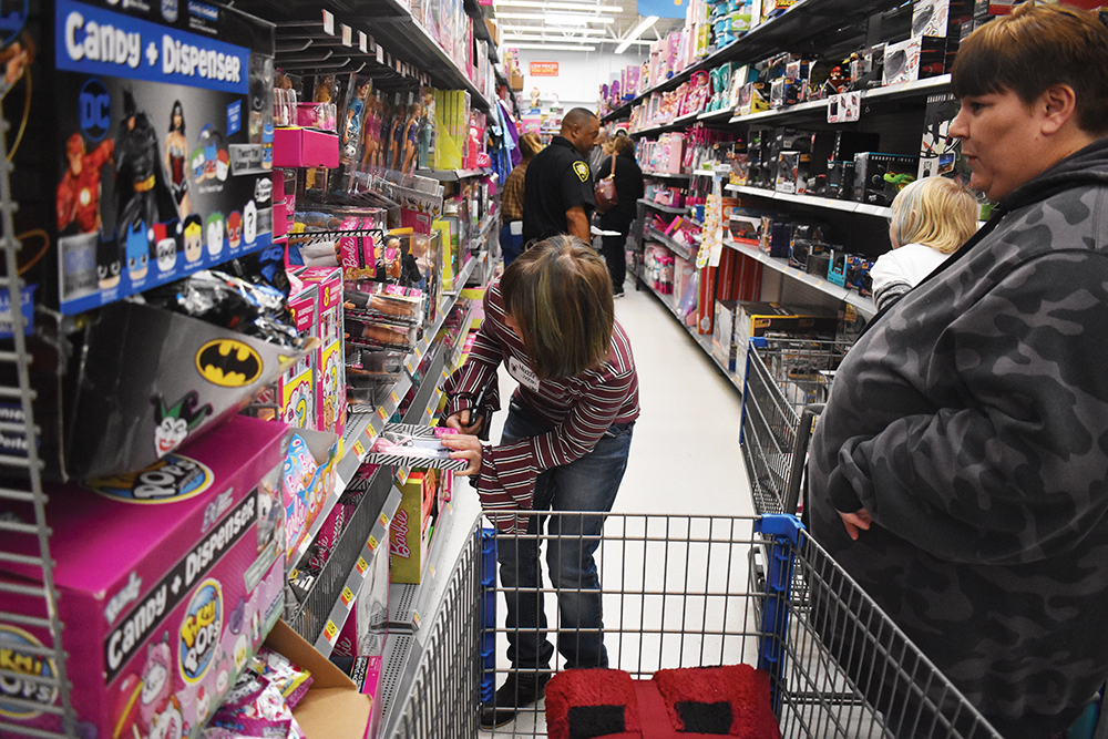 Kids in need ‘Shop with a Cop’ for Christmas presents | Salisbury Post