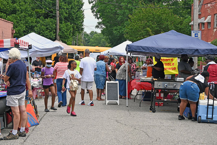 Hundreds turn out for annual Juneteenth celebration on newest federal ...