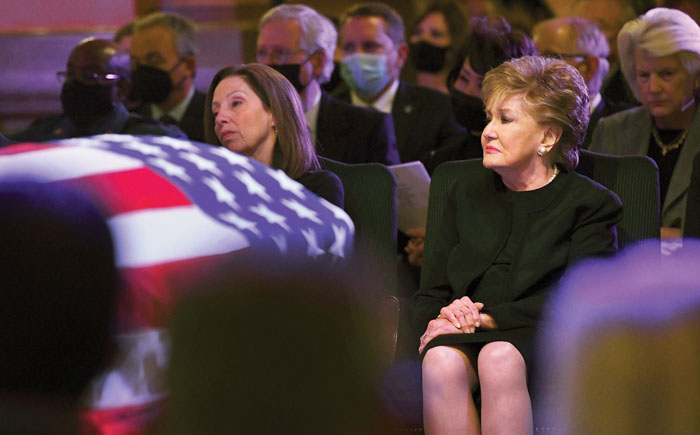 Political leaders, locals pay last respects to Sen. Bob Dole ...