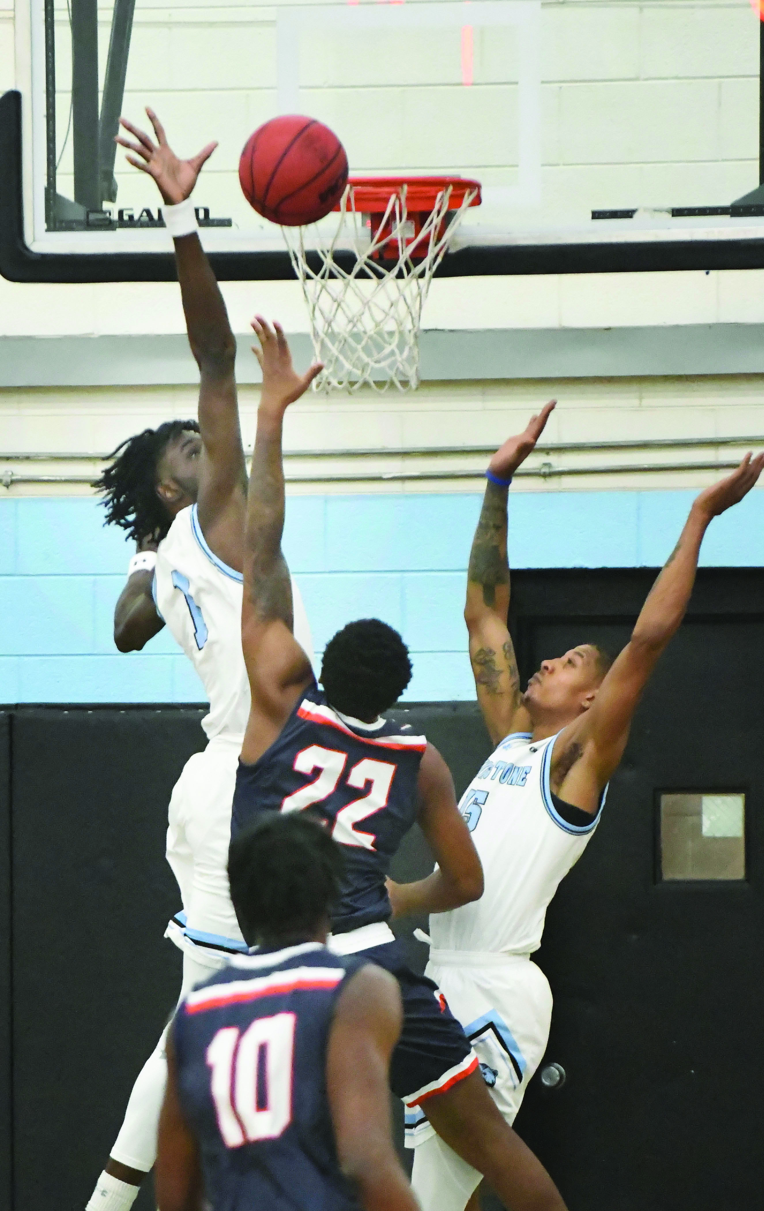 Men’s college basketball: Hicks puts Blue Bears in semifinals ...