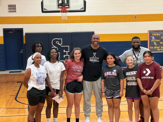 Sports: Former Blue Devil lends a hand at Southeast Middle | Salisbury Post