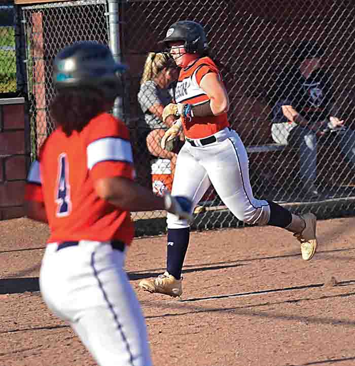 Photo gallery: Lonna leads the way — Addison helps Carson knock off ...