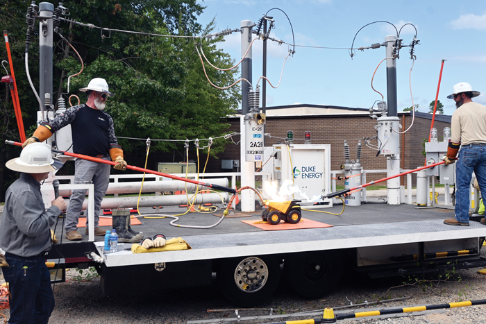 Shock and awe: Duke Energy linemen offer electrical demonstration for ...