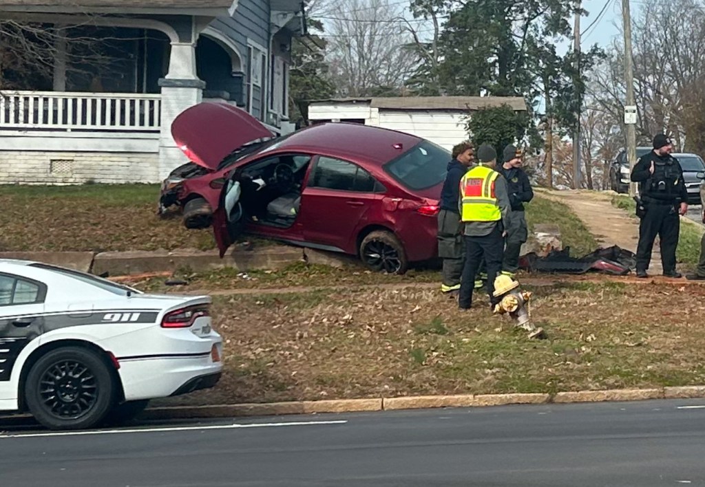 Stolen vehicle pursuit ends in Spencer wreck | Salisbury Post