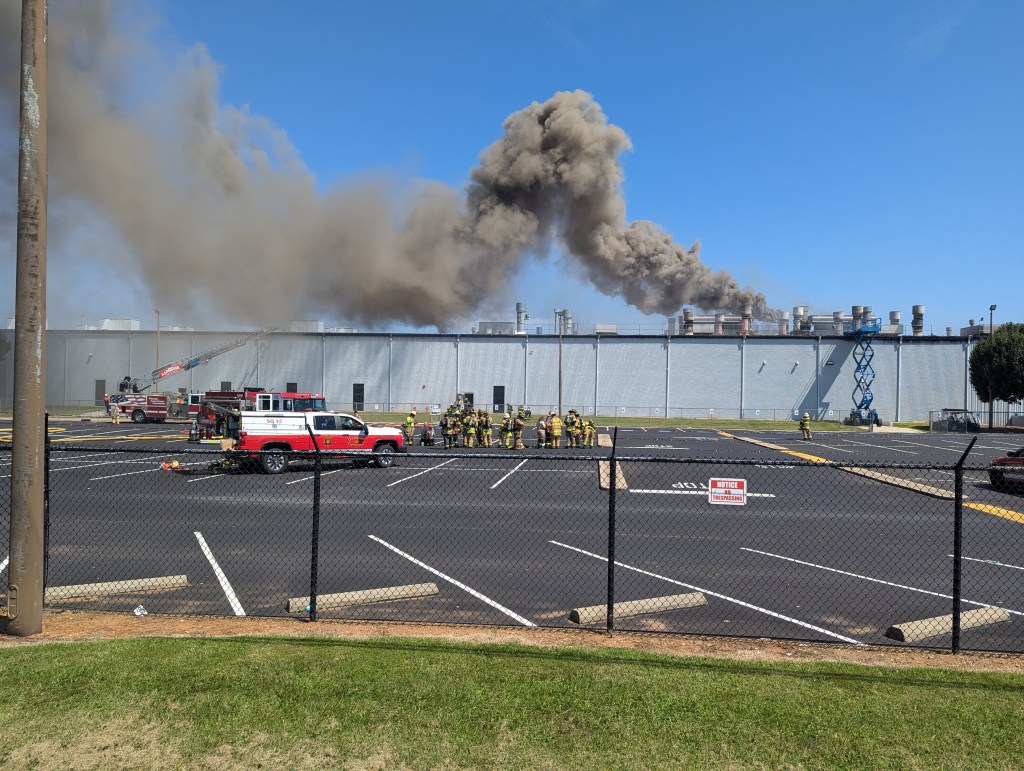Firefighters from multiple counties battle Freightliner fire ...
