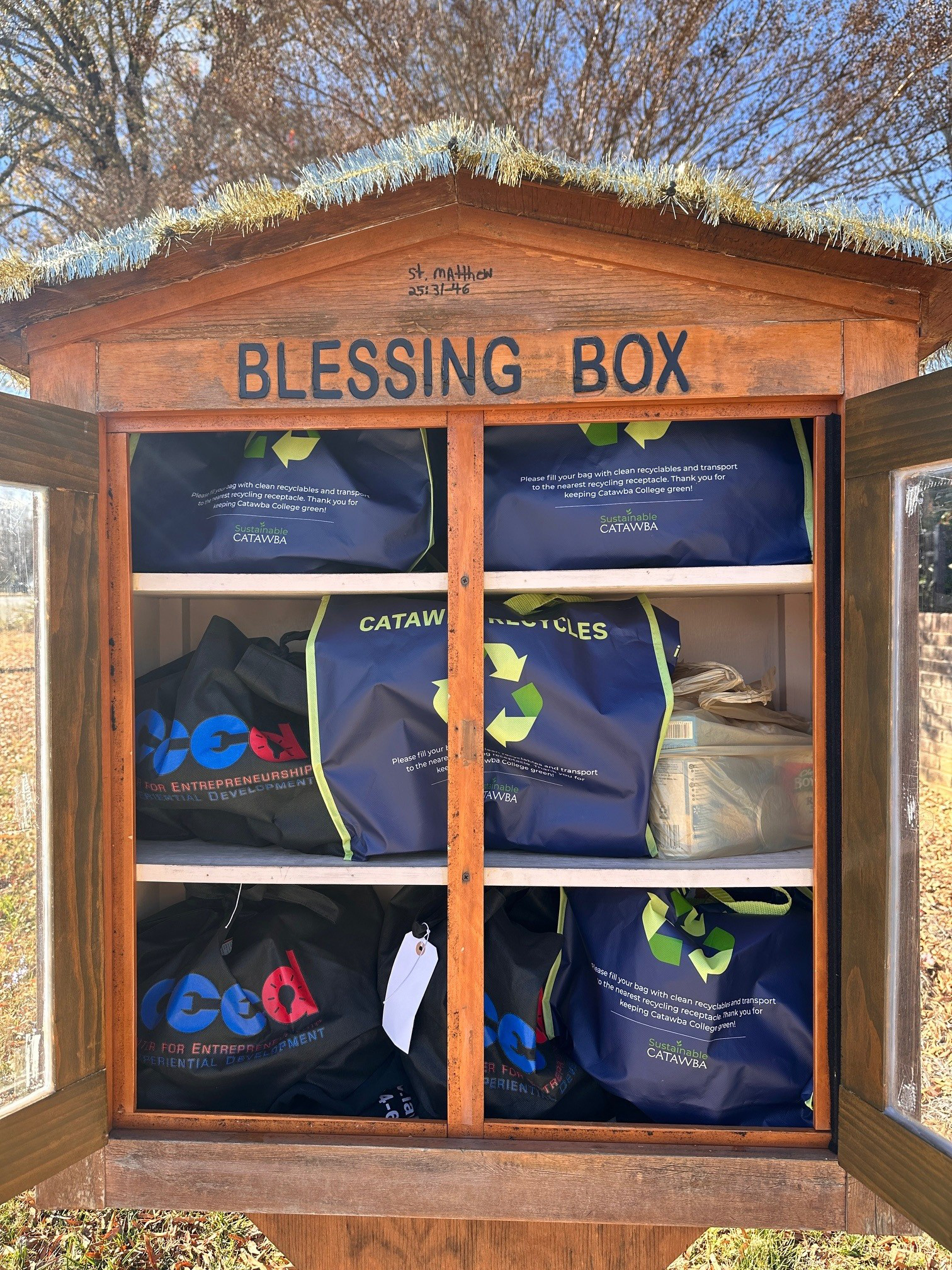 Tom Smith Fellows deliver 133 Thanksgiving meals to Rowan County blessing boxes | Salisbury Post